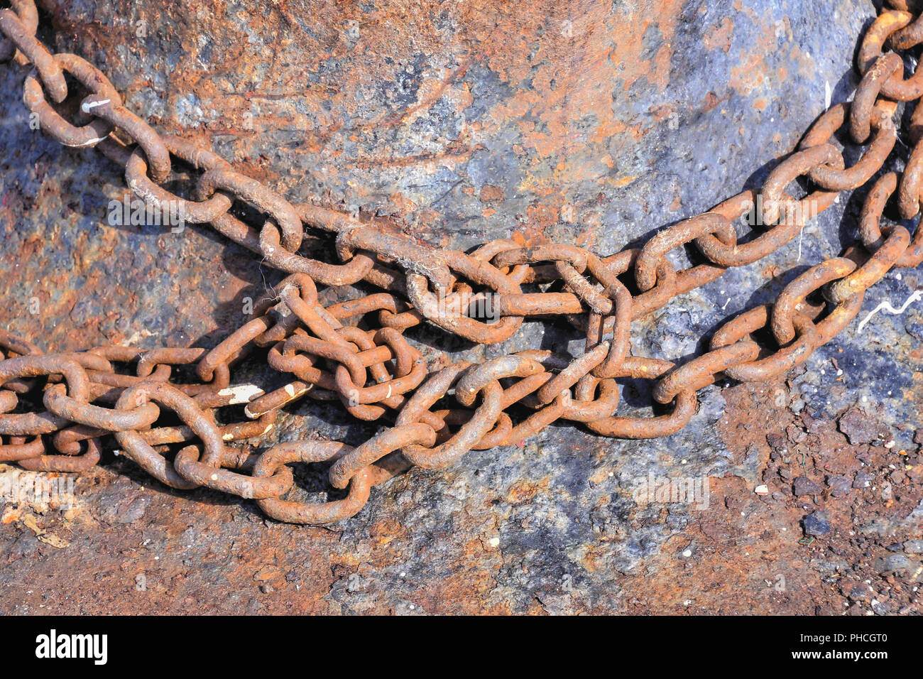 Rusty chain link hi-res stock photography and images - Alamy