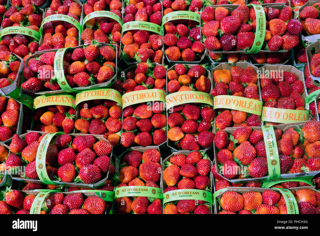 Strawberries in boxes hi-res stock photography and images - Alamy