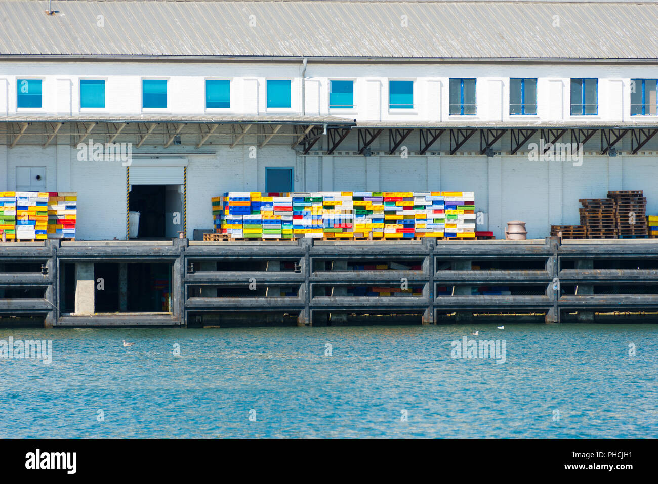 Metal crates hi-res stock photography and images - Alamy