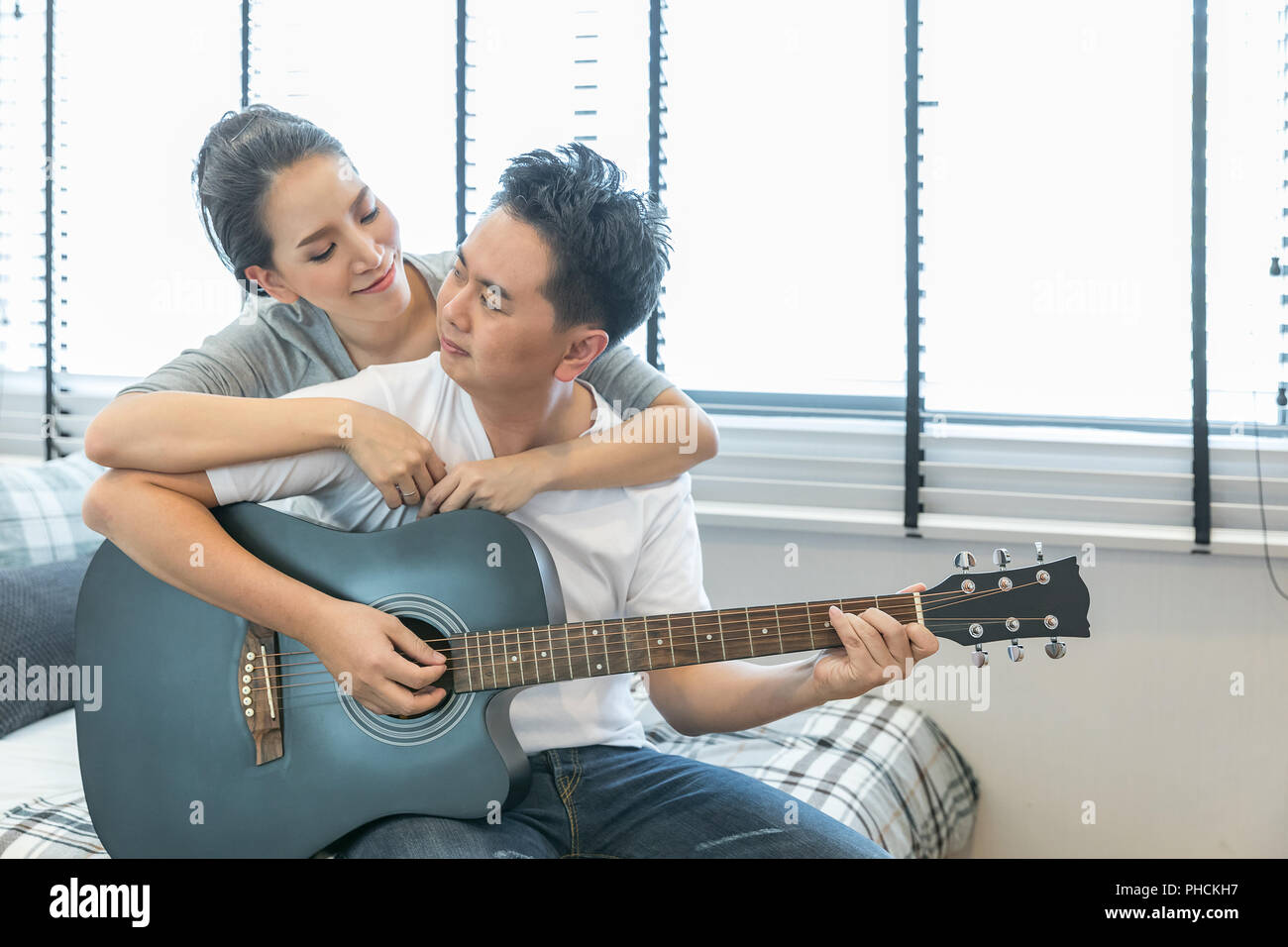 Guitarist kissing guitar hi-res stock photography and images - Alamy