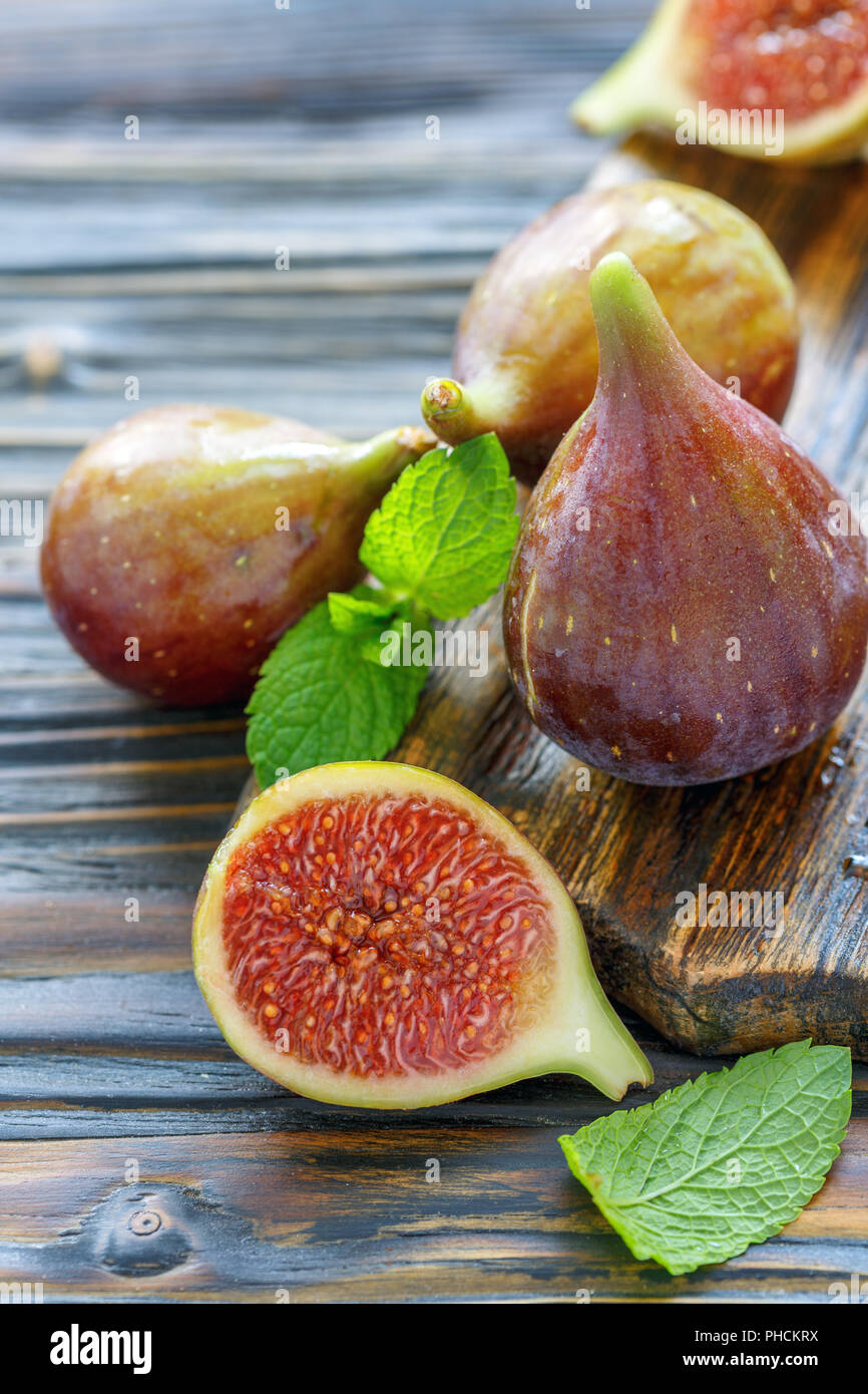 Whole and half figs hi-res stock photography and images - Alamy