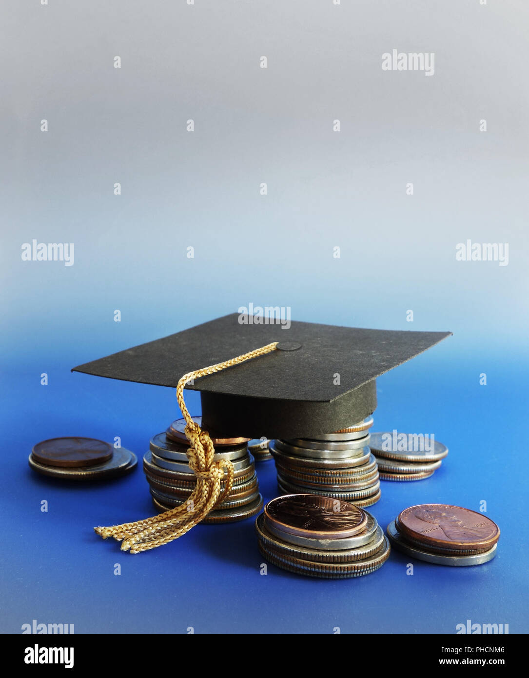 Scholarship graduate hat coins hi-res stock photography and images - Alamy