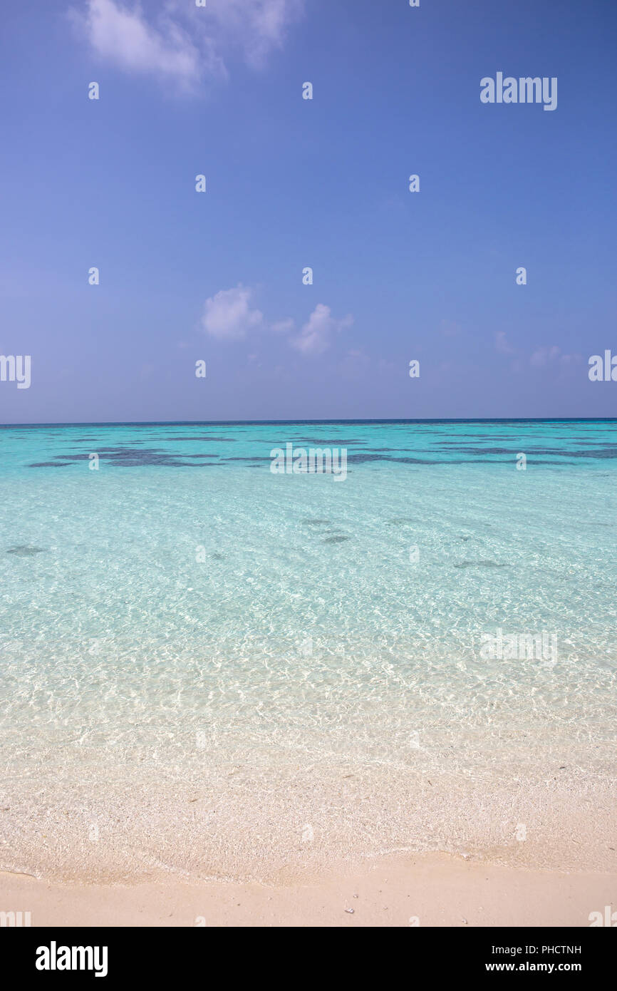 Tropical beach resort turquoise water hi-res stock photography and ...