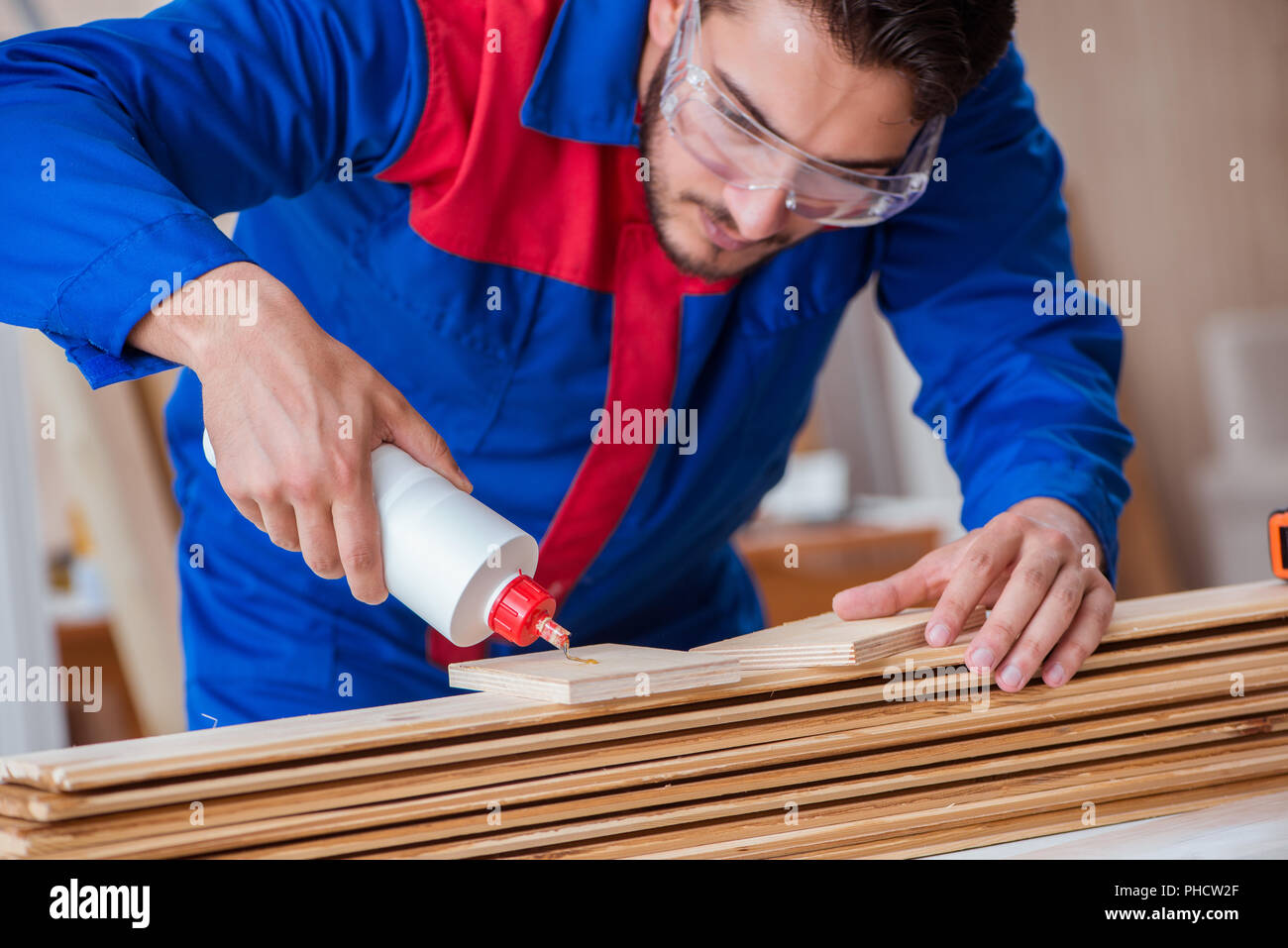Yooung repairman carpenter working with paint painting Stock Photo - Alamy