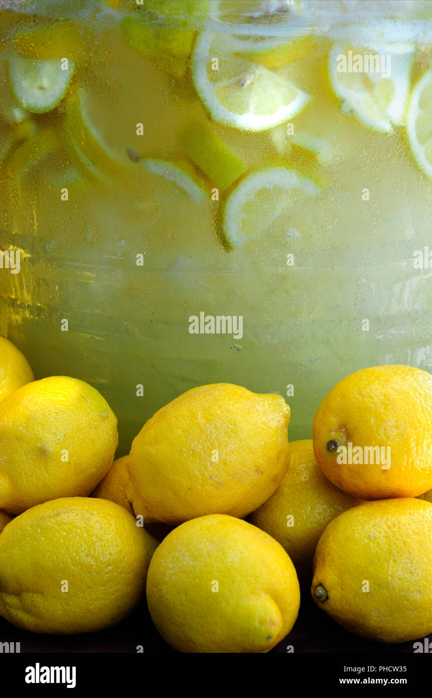 Fresh Lemonade Stand High Resolution Stock Photography and Images - Alamy