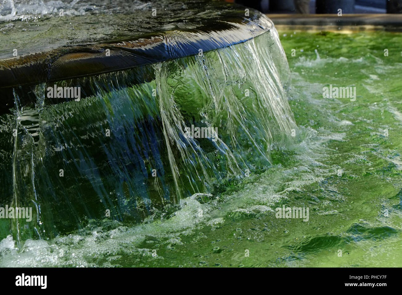 Fountain flowing hi-res stock photography and images - Alamy