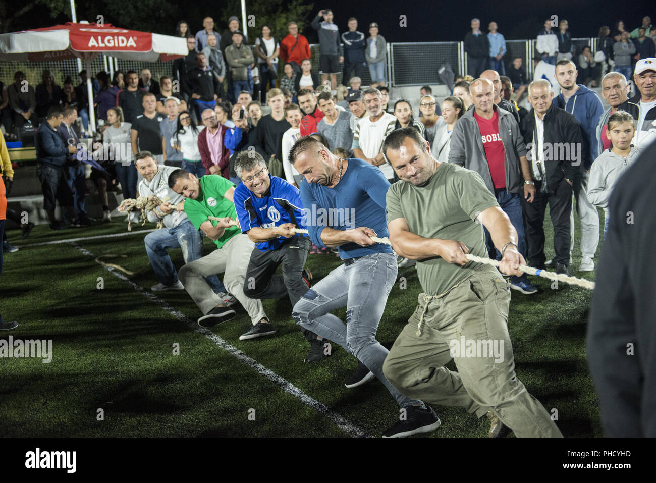 On pulling rope hi-res stock photography and images - Alamy