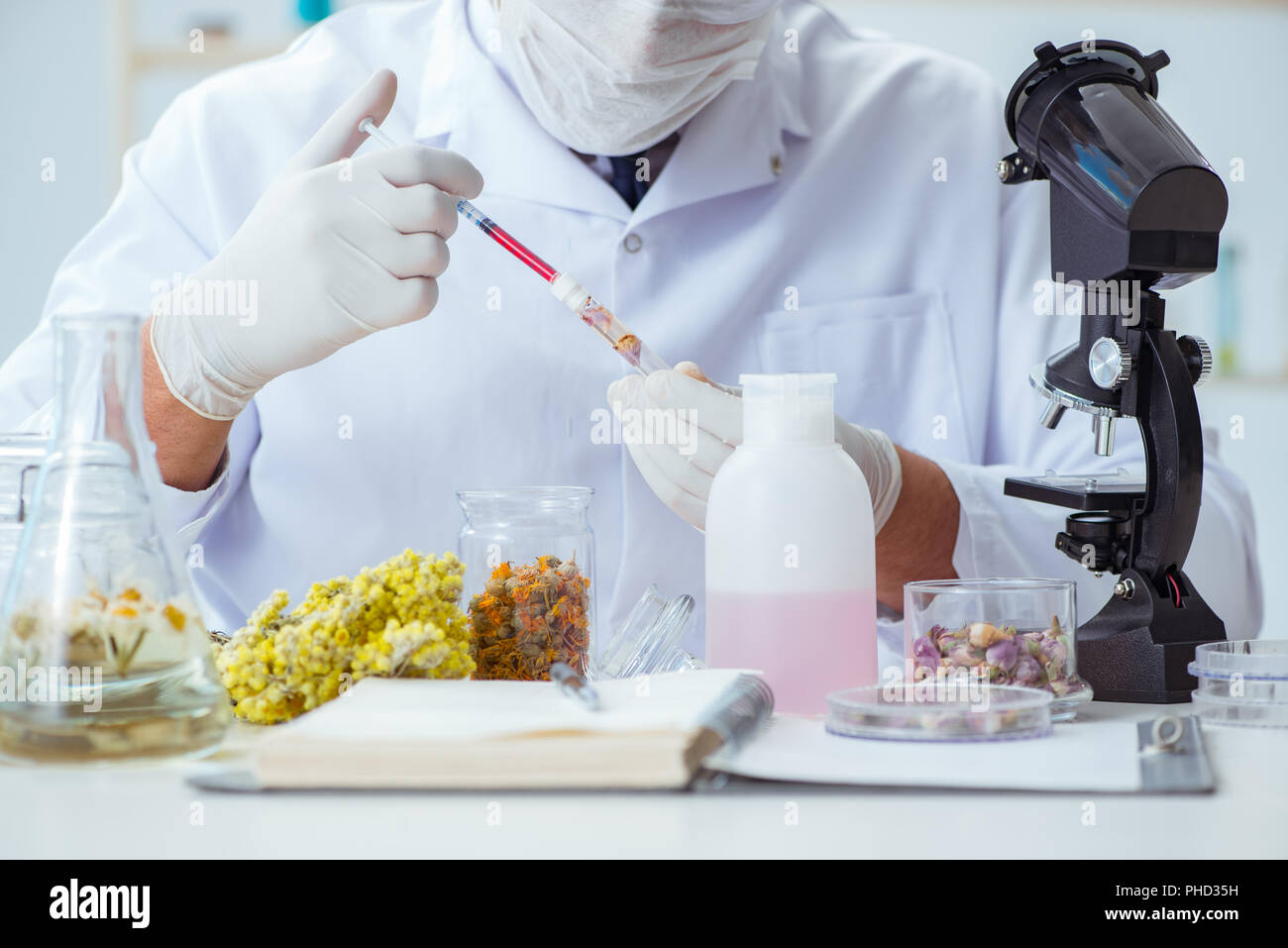 Chemist mixing perfumes in the lab Stock Photo - Alamy