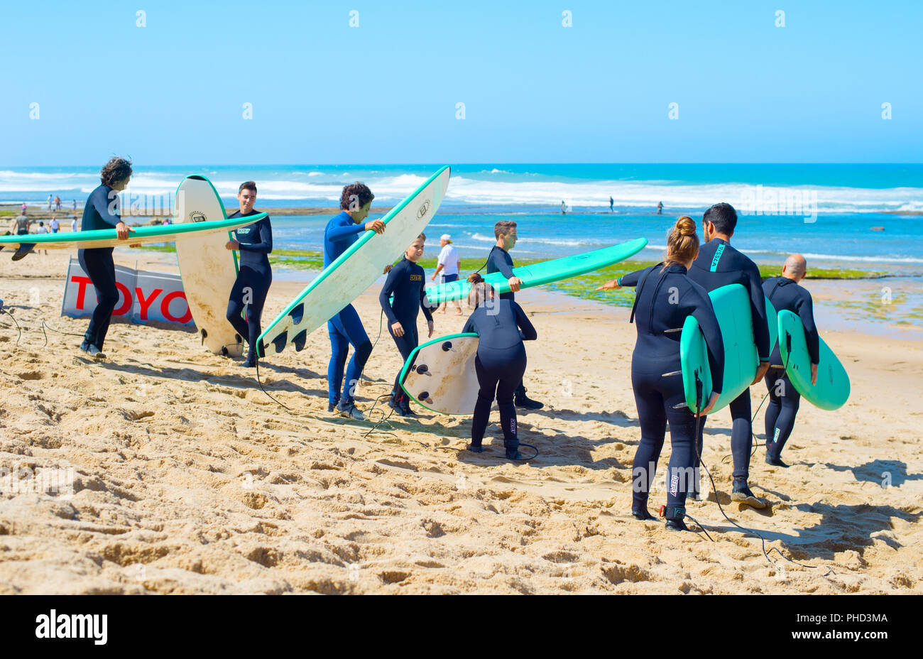 Crowd surfers hi-res stock photography and images - Alamy