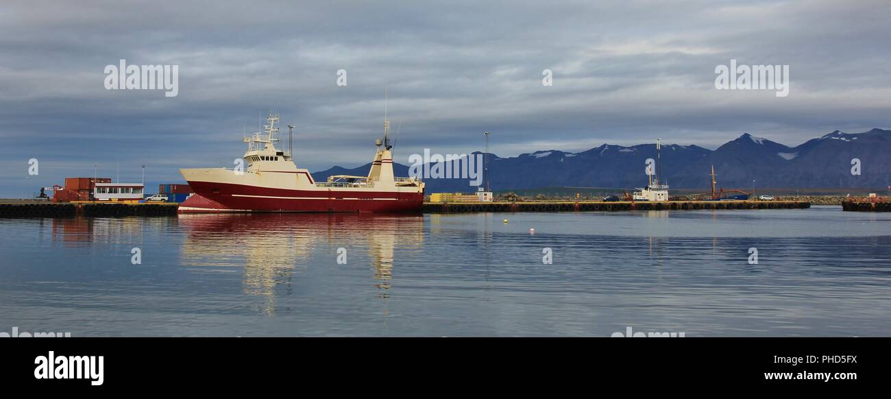Ship and mountain range Stock Photo - Alamy