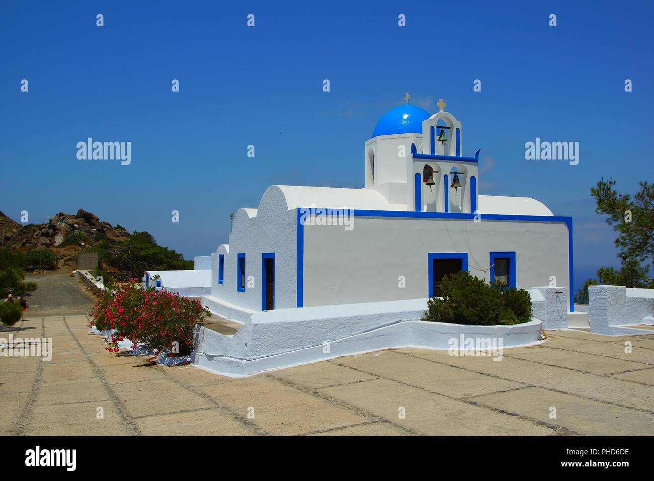 Small white church building hi-res stock photography and images - Alamy