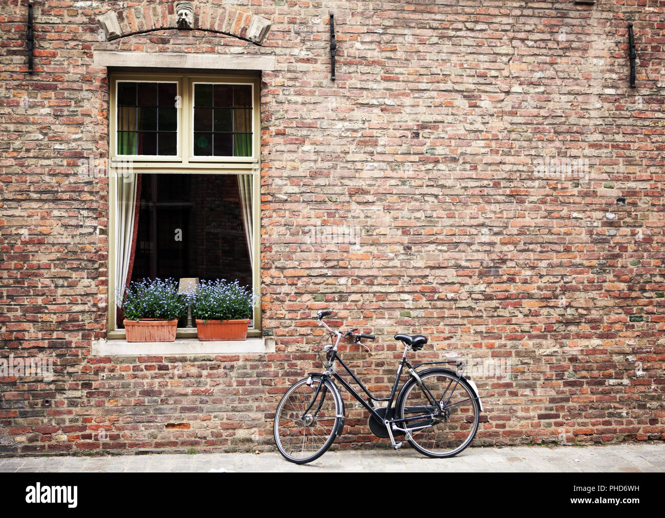 Bicycle windows hi-res stock photography and images - Alamy