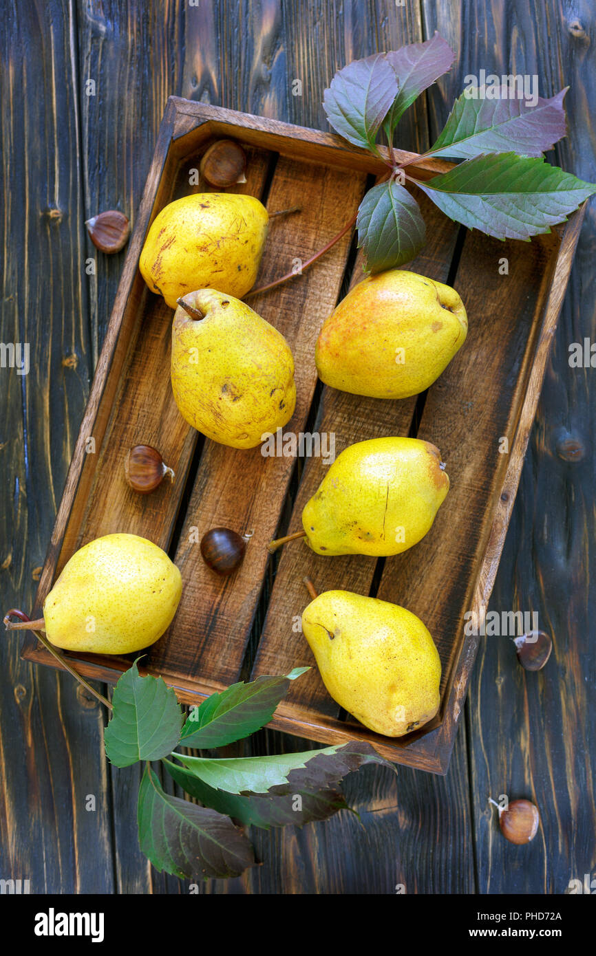 Box of pears hi-res stock photography and images - Alamy