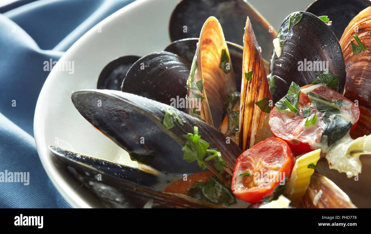 Close-up of boiled mussels with lemon Stock Photo - Alamy