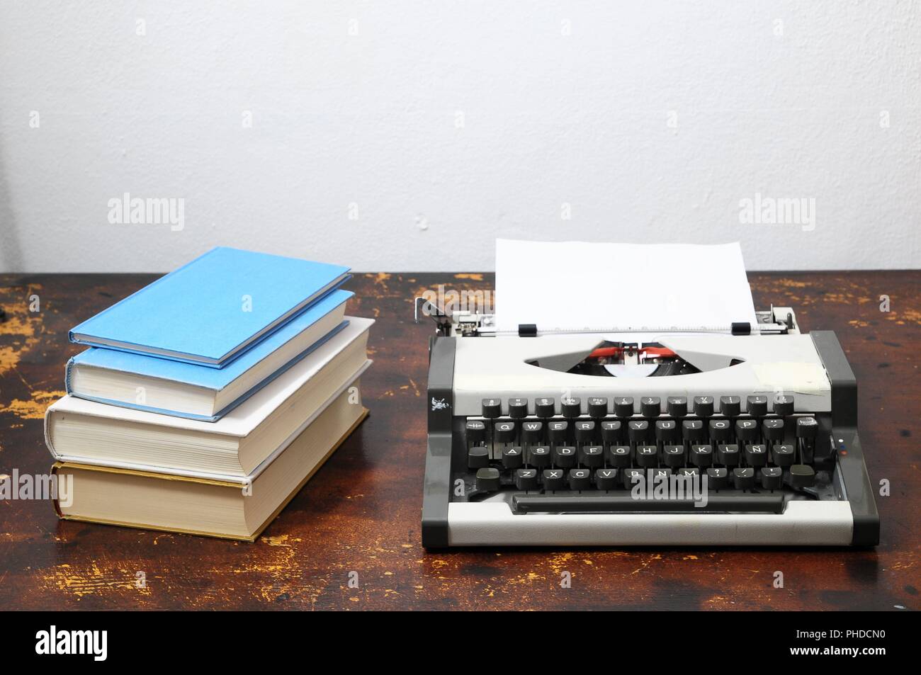 Vintage Travel Typewriter Stock Photo - Alamy