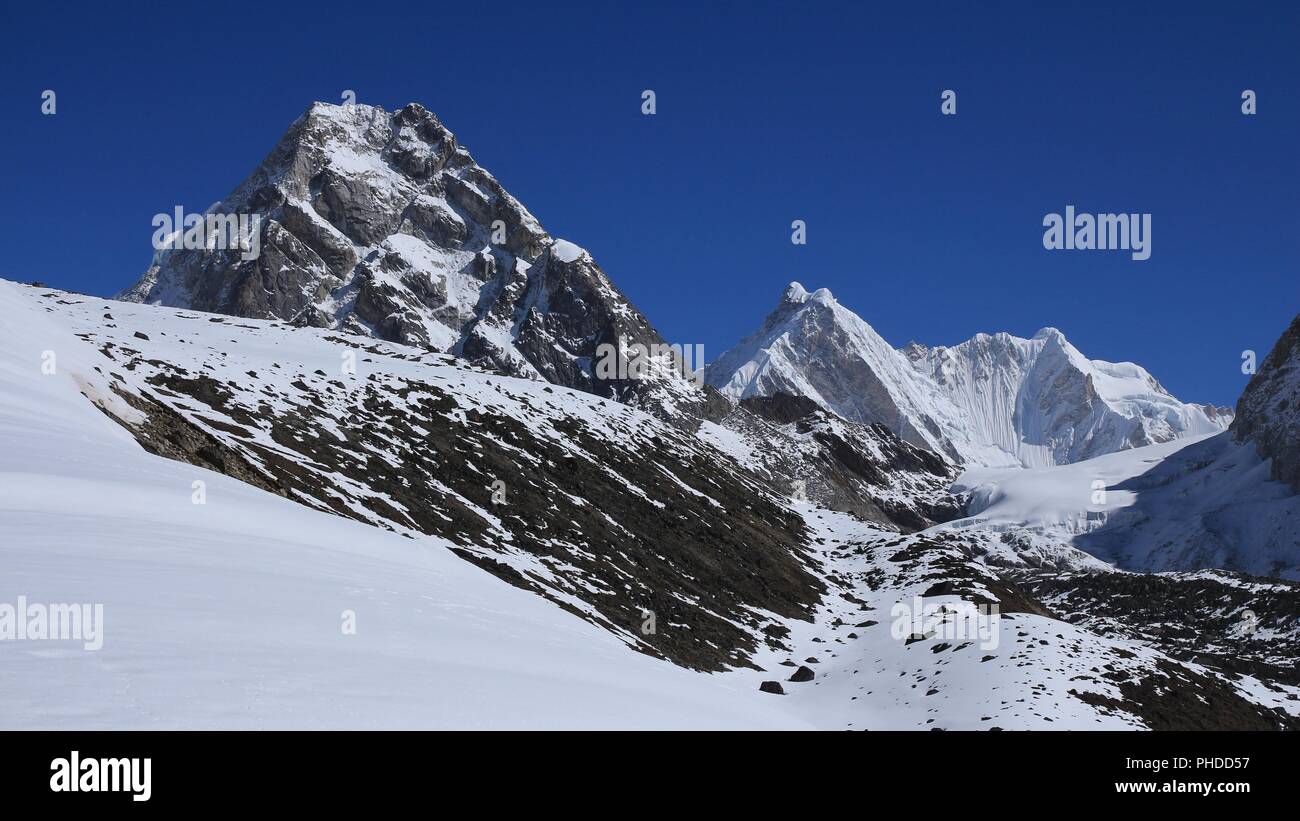 Scene on the way to the Cho La mountain pass Stock Photo - Alamy