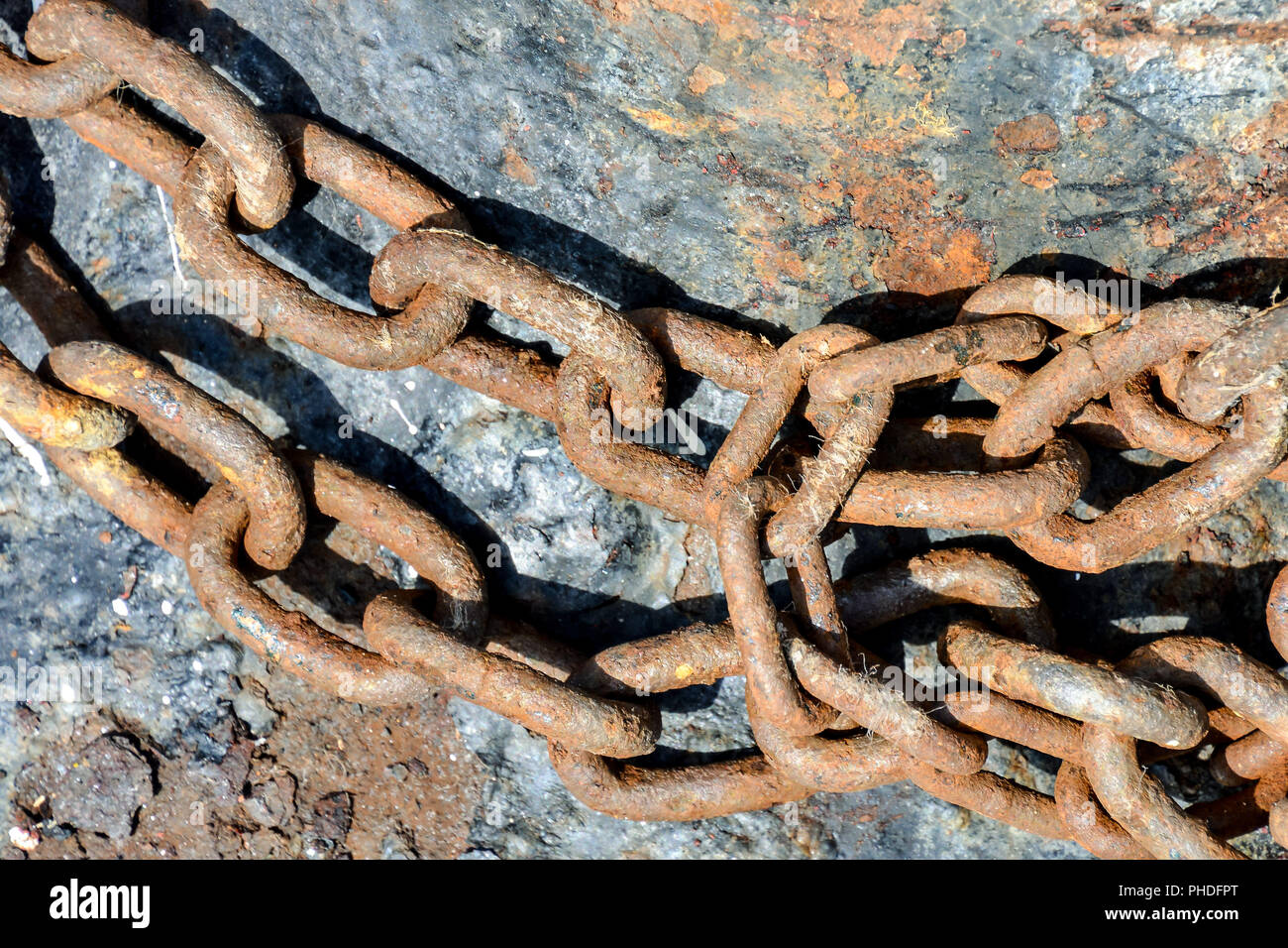 Rusty chain link hi-res stock photography and images - Alamy