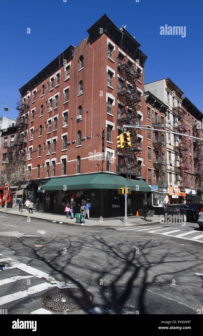 Corner store door hi-res stock photography and images - Alamy