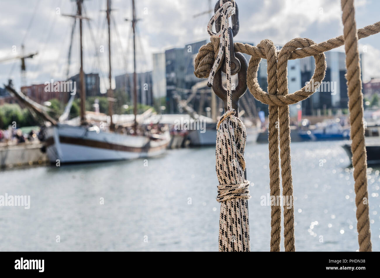 Block rigging on ship hi-res stock photography and images - Alamy