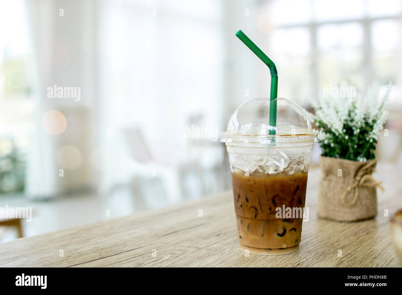Starbucks iced coffee cup hi-res stock photography and images - Alamy