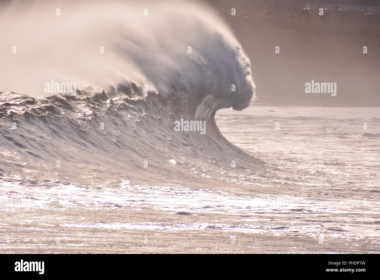 Large waves breaking hi-res stock photography and images - Alamy