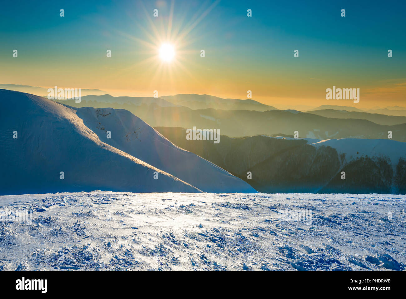 Seas and mountains hi-res stock photography and images - Alamy