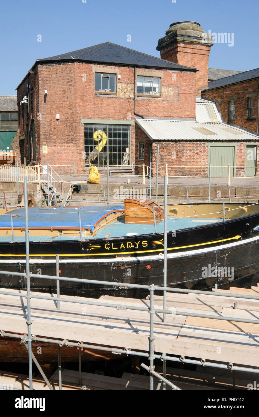 Thames spritsail barge Gladys in dry doack at Gloucester for ...