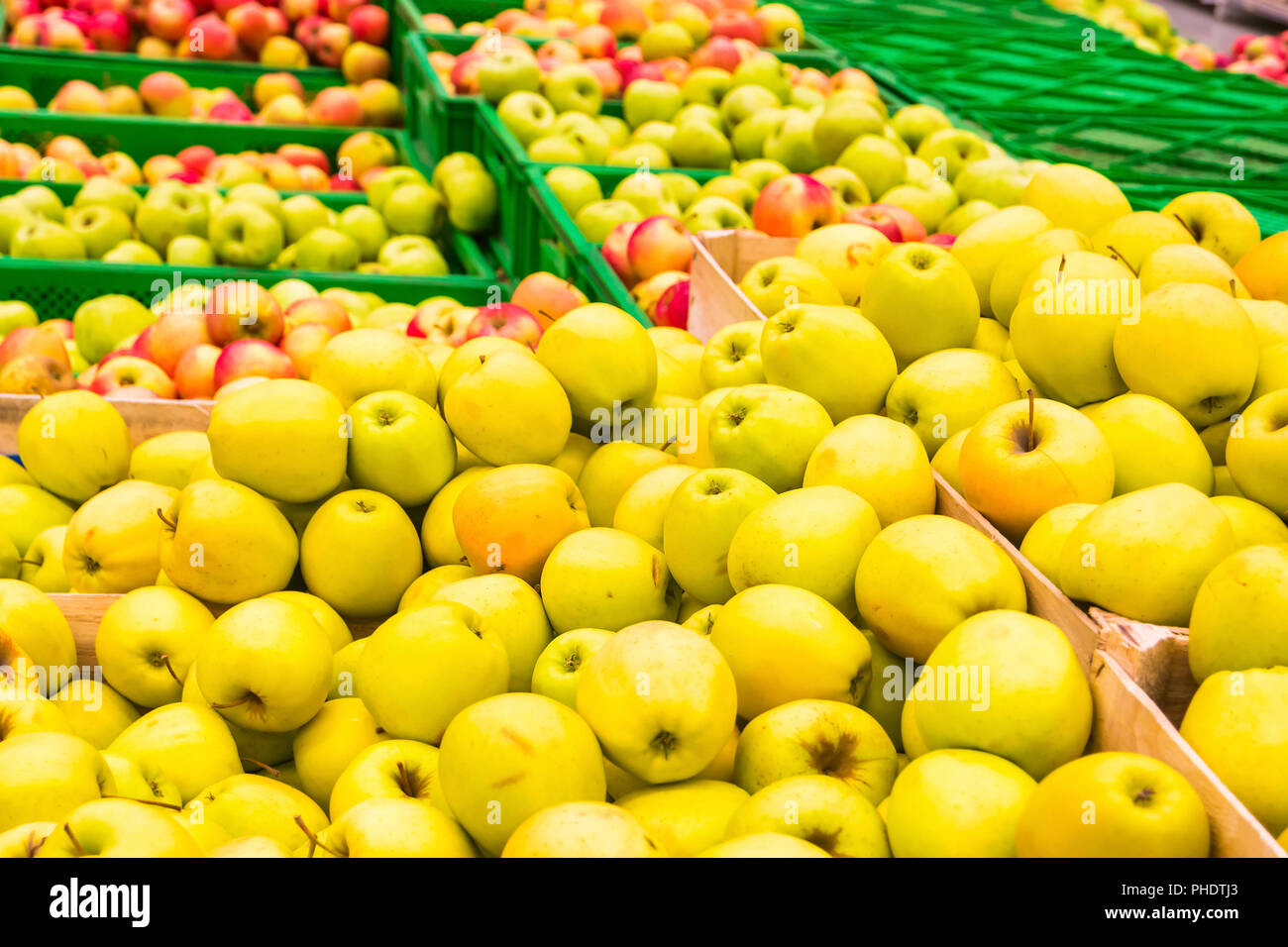 Crunchy apples hi-res stock photography and images - Alamy