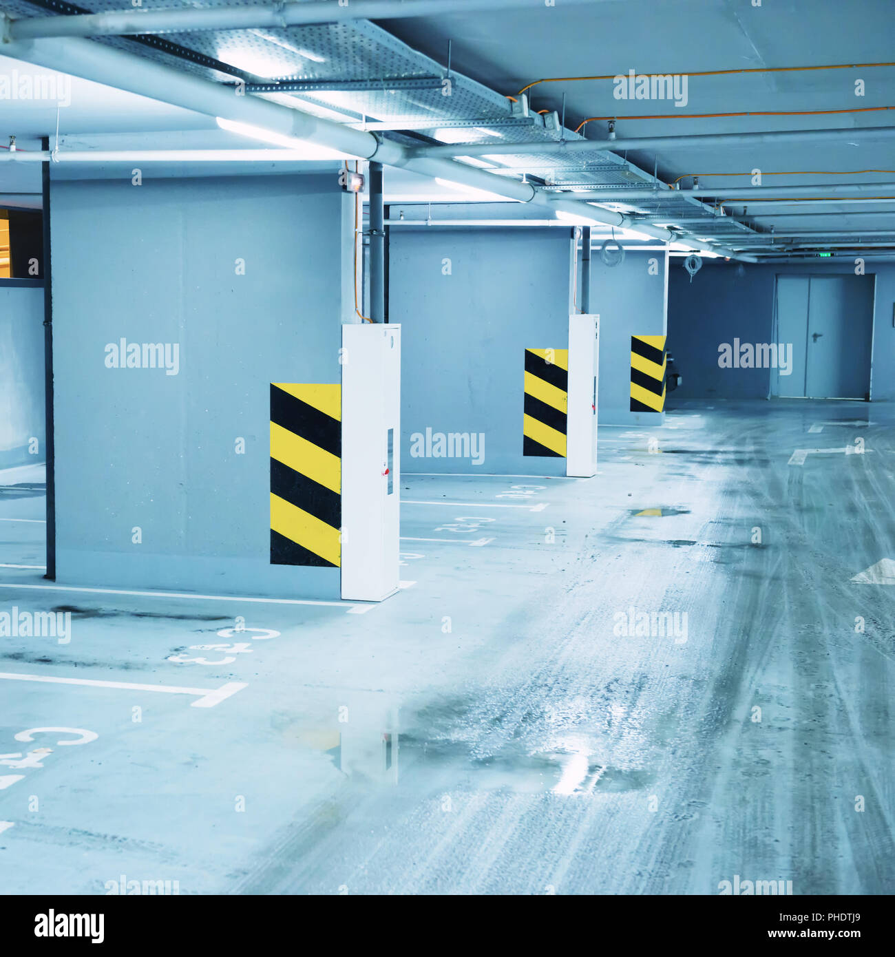 Empty parking structure hi-res stock photography and images - Alamy