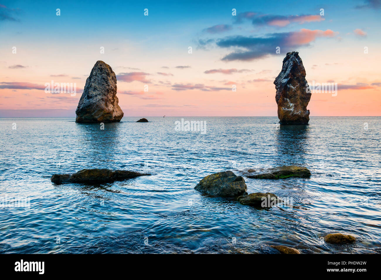 Rocks on the beach at night hi-res stock photography and images - Alamy