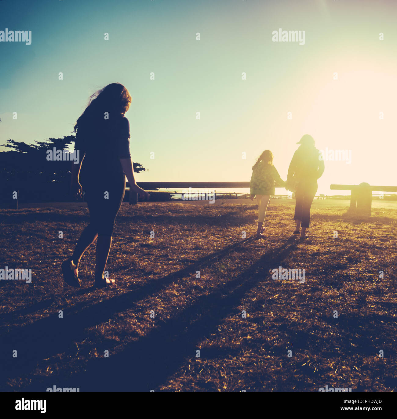 Family silhouette retro hi-res stock photography and images - Alamy