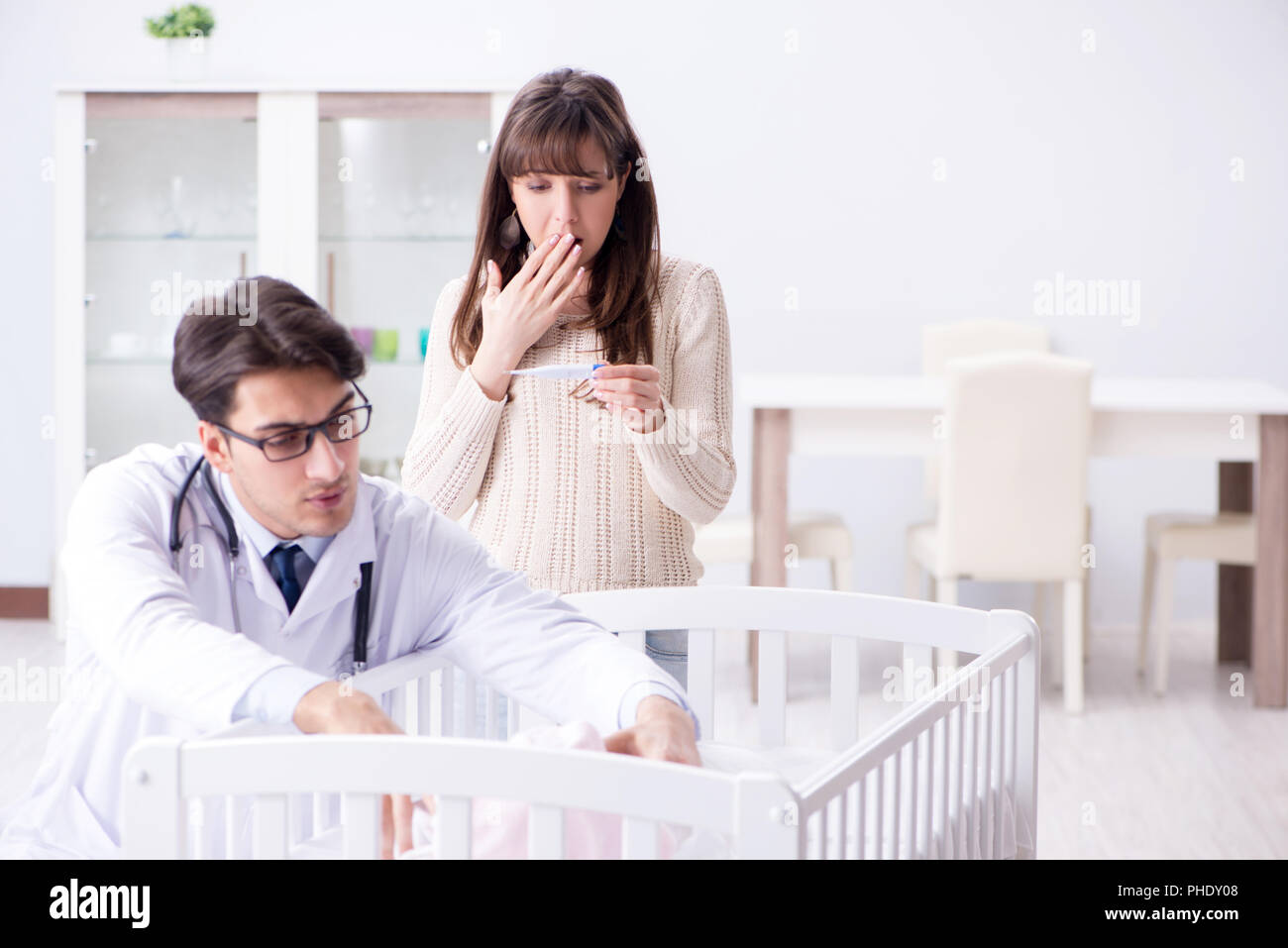 Doctor explaining to young mother Stock Photo - Alamy