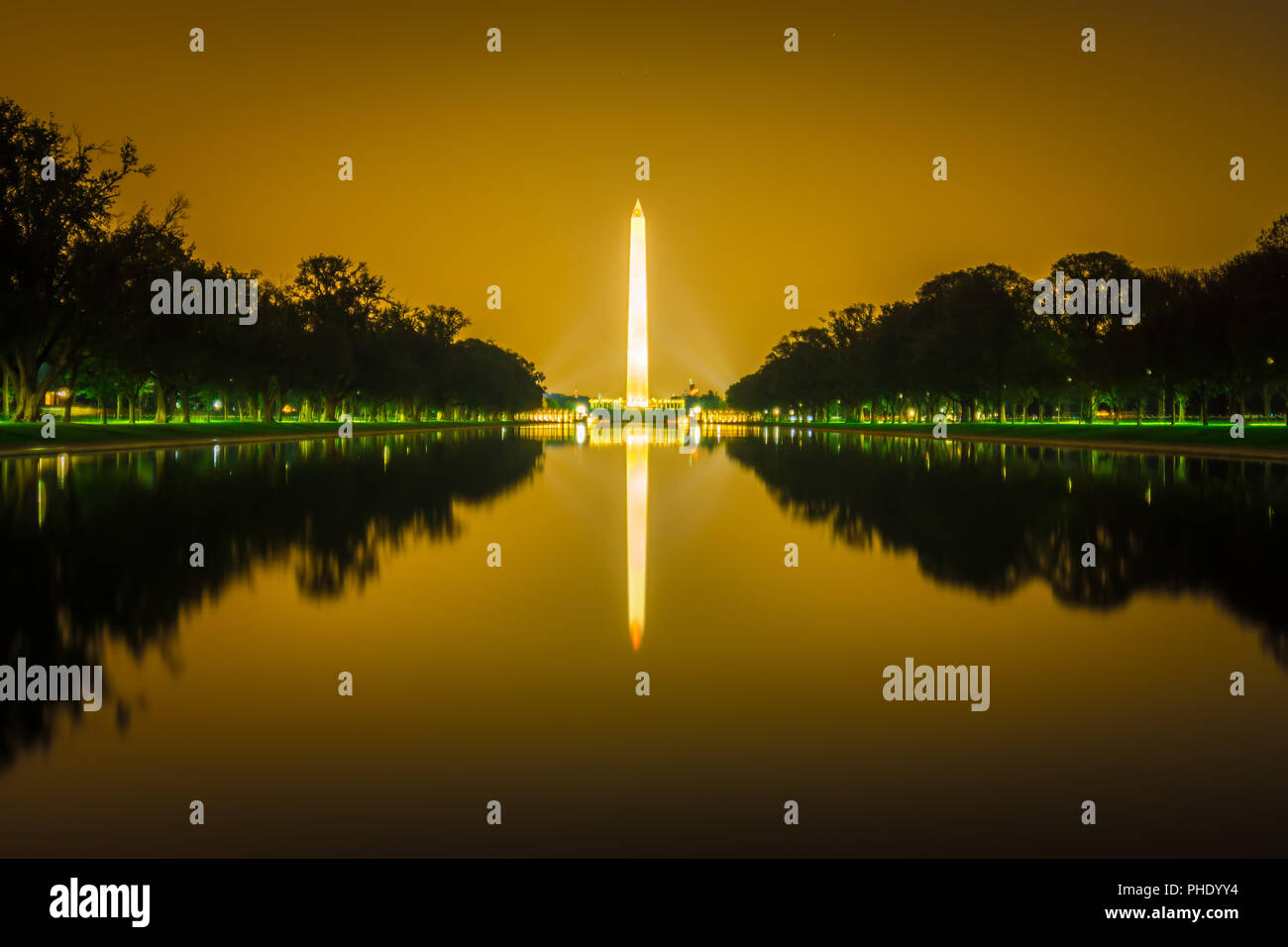 Reflective pool hi-res stock photography and images - Alamy