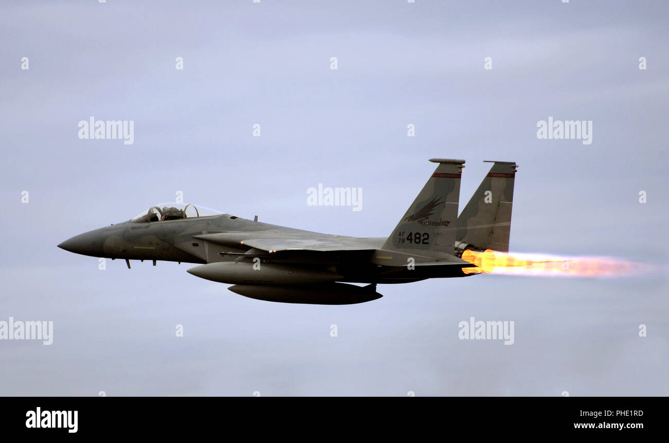 An Oregon Air National Guard F-15C Eagle takes off from the Portland ...