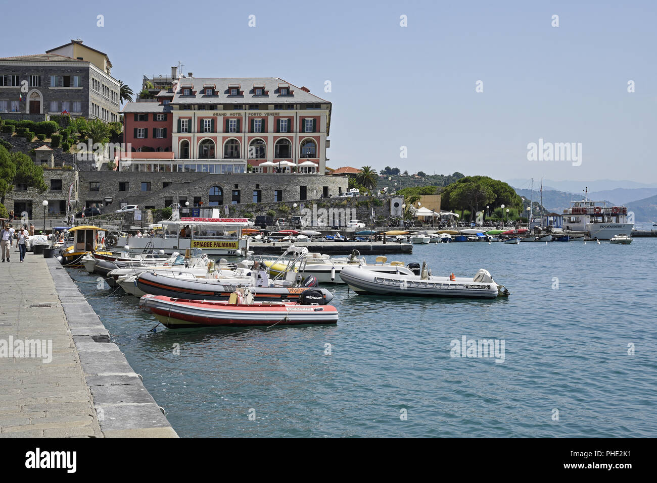 Italian waterside landscape hi-res stock photography and images - Alamy