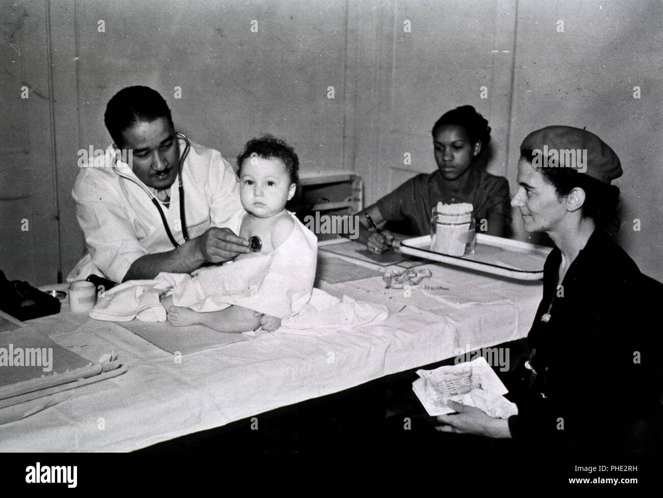 1950s doctor and nurse hi-res stock photography and images - Alamy