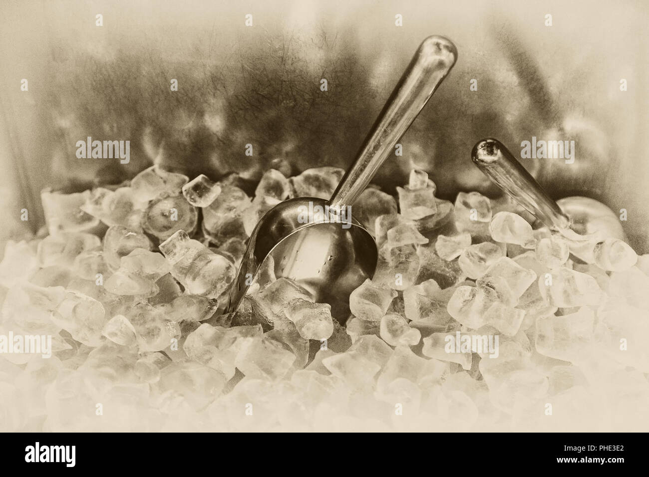 Metallic ice cubes hi-res stock photography and images - Alamy