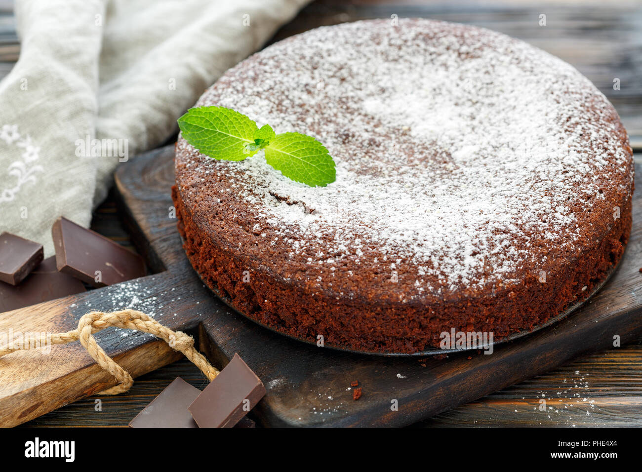 Chocolate cake dusted with powdered sugar Stock Photo - Alamy