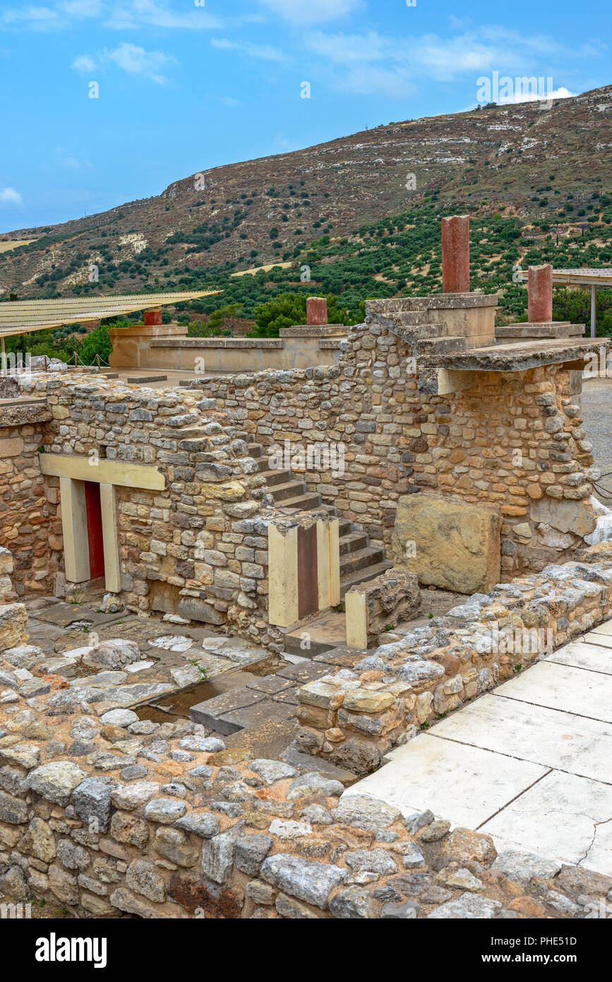 Knossos archaeological minoan ruins on hi-res stock photography and ...