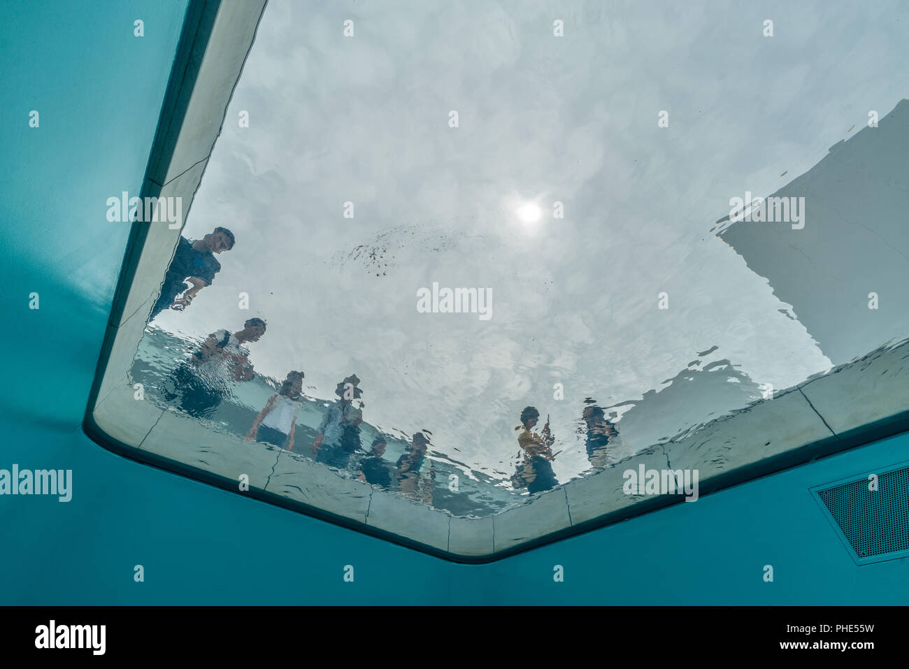 "The Swimming Pool" underwater. Optical illusion work of Leandro Erlich ...