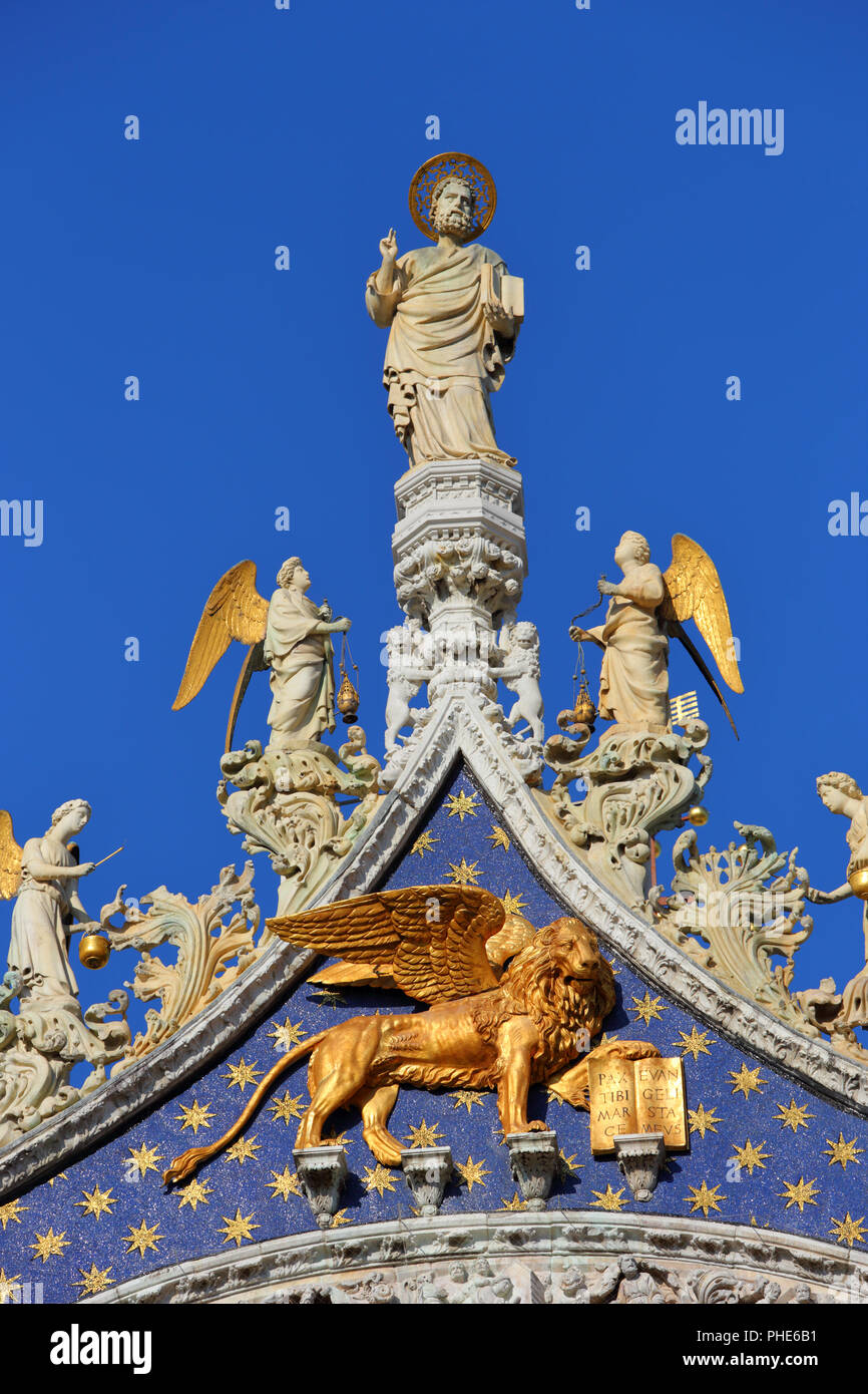 Saint Mark, angels and lion on top of Basilica Stock Photo - Alamy