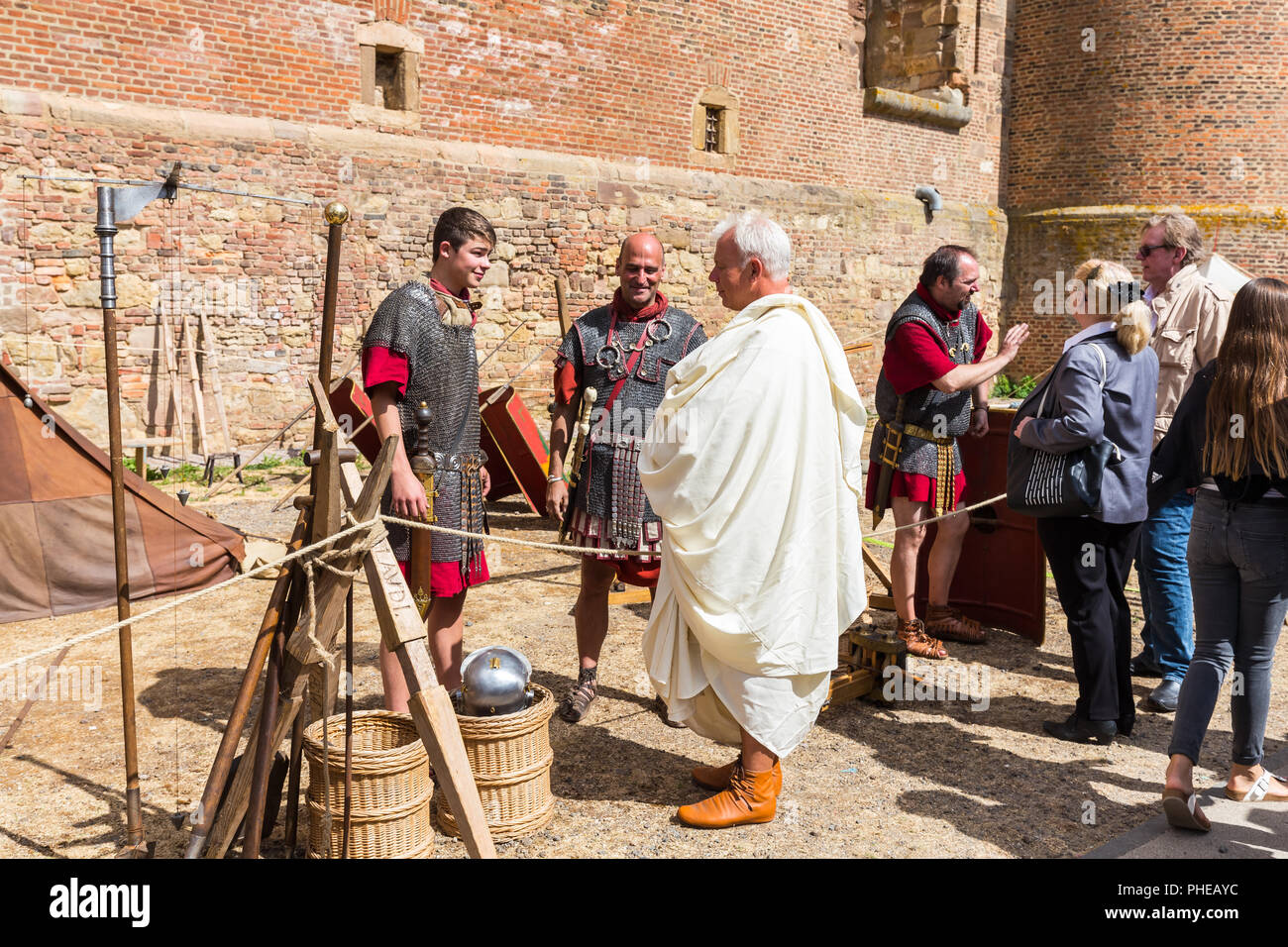 Ancient roman costume hi-res stock photography and images - Alamy