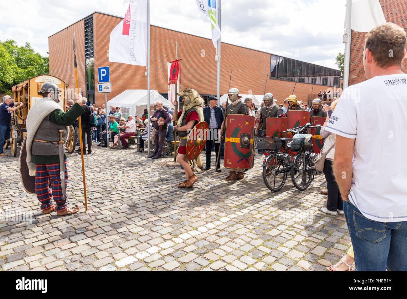 Roman army march hi-res stock photography and images - Alamy