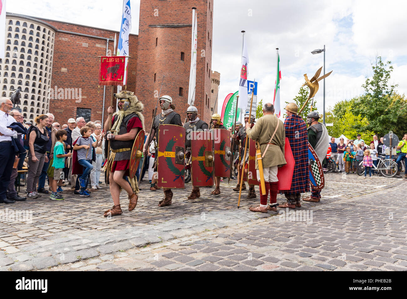 Roman soldiers line up hi-res stock photography and images - Alamy