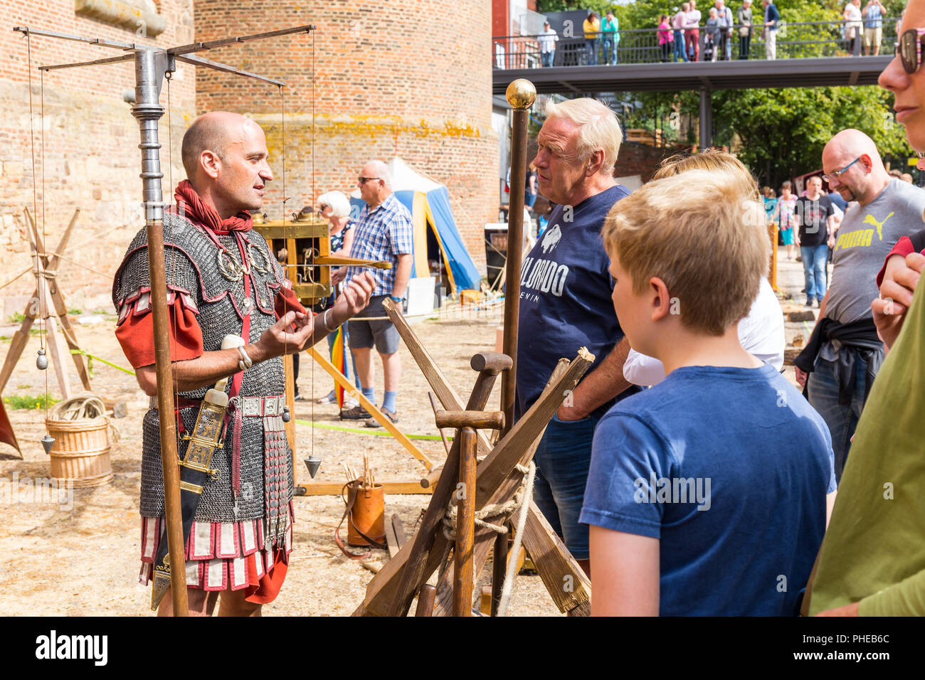 Ancient roman weapons armor hi-res stock photography and images - Alamy