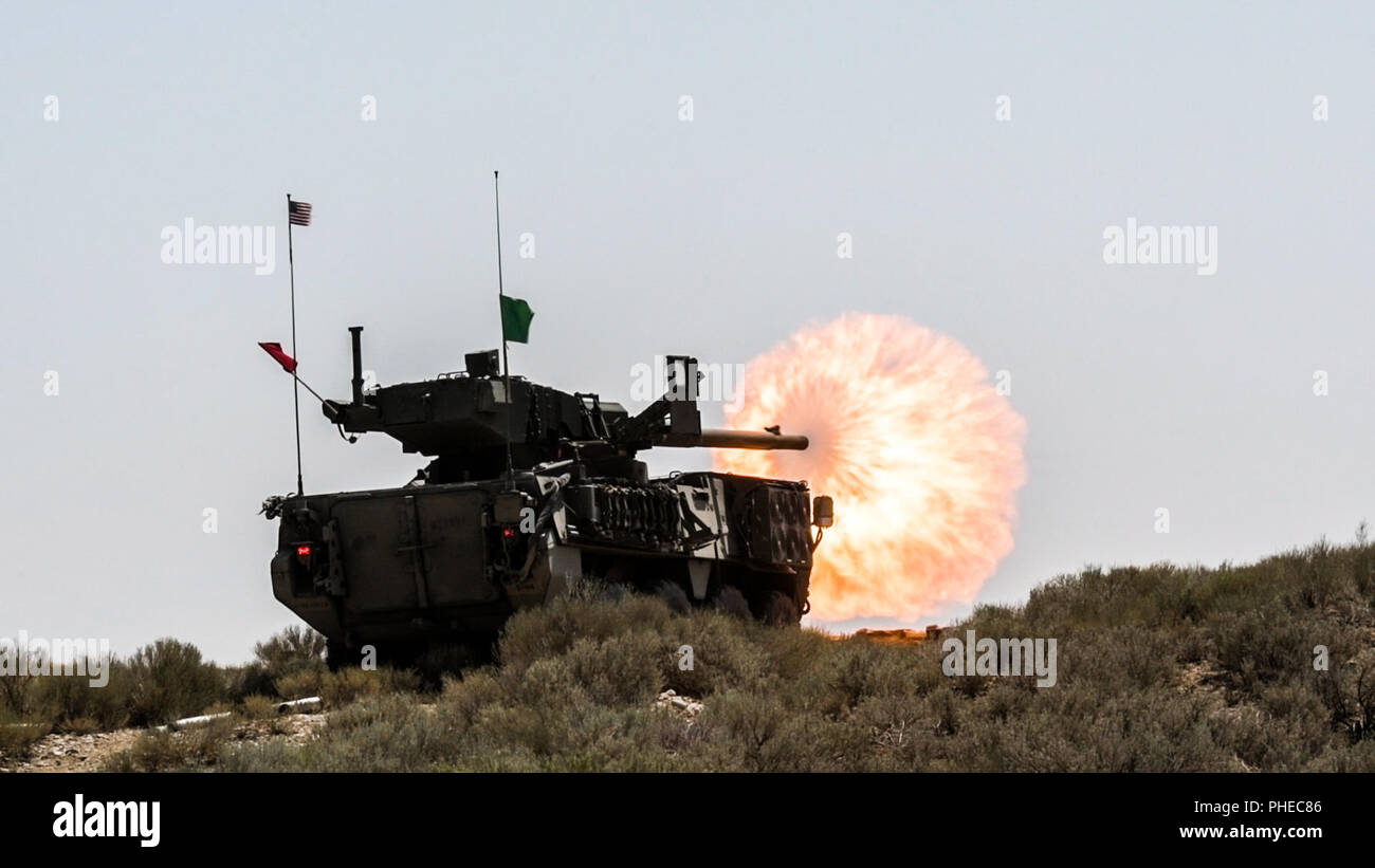 105mm cannon hi-res stock photography and images - Alamy
