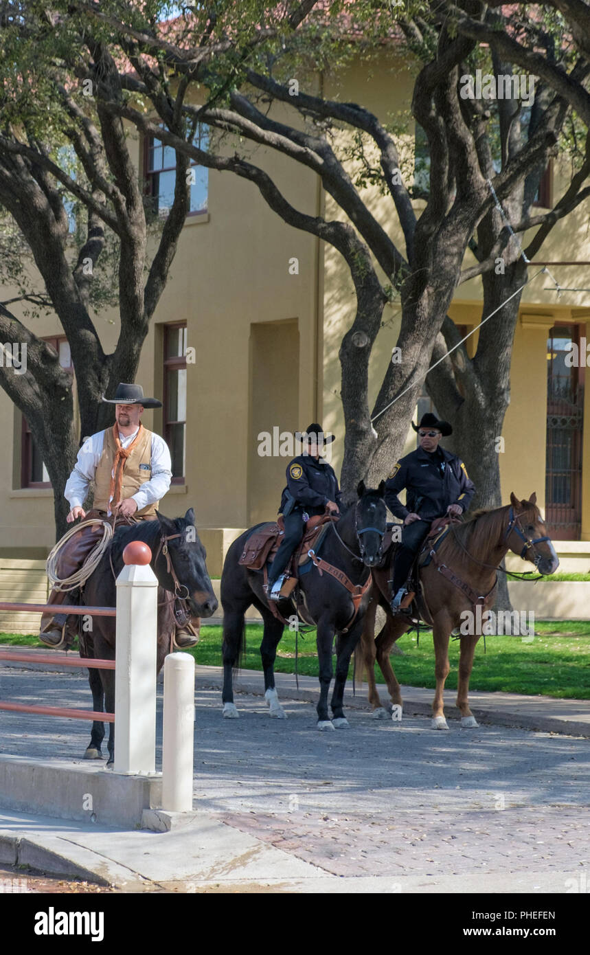 Dallas mounted police hi-res stock photography and images - Alamy