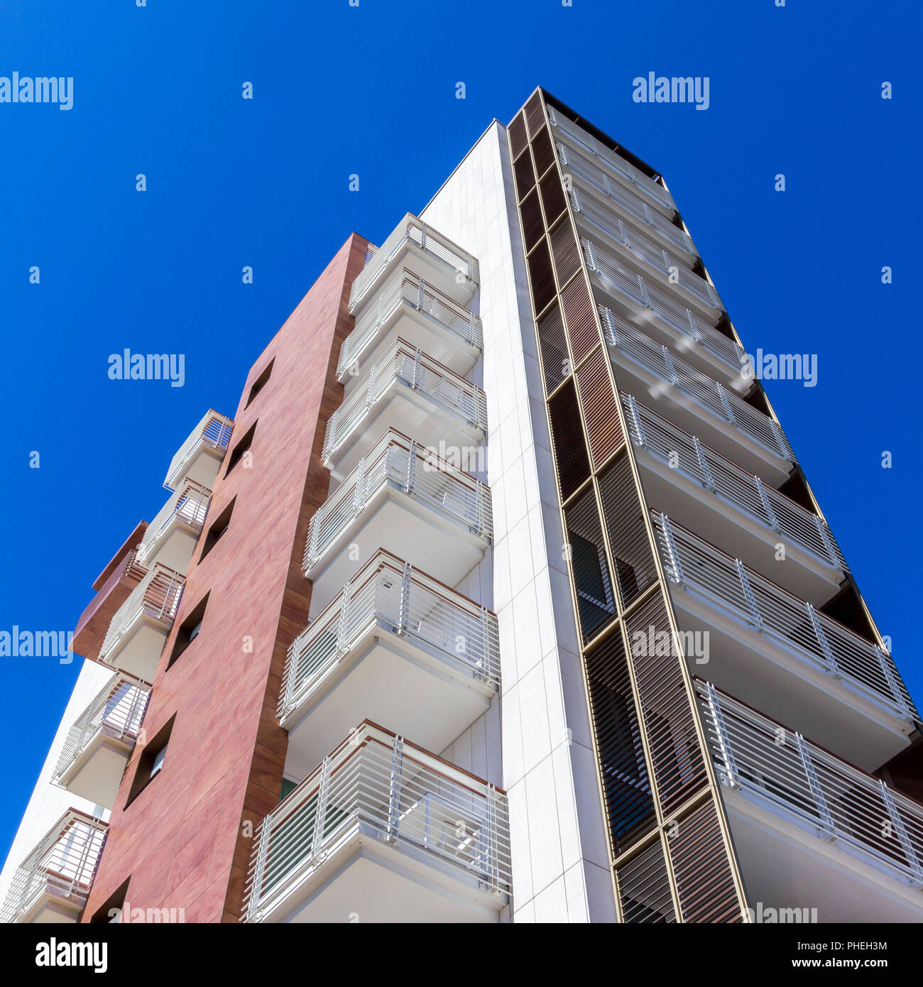 Tall contemporary building hi-res stock photography and images - Alamy