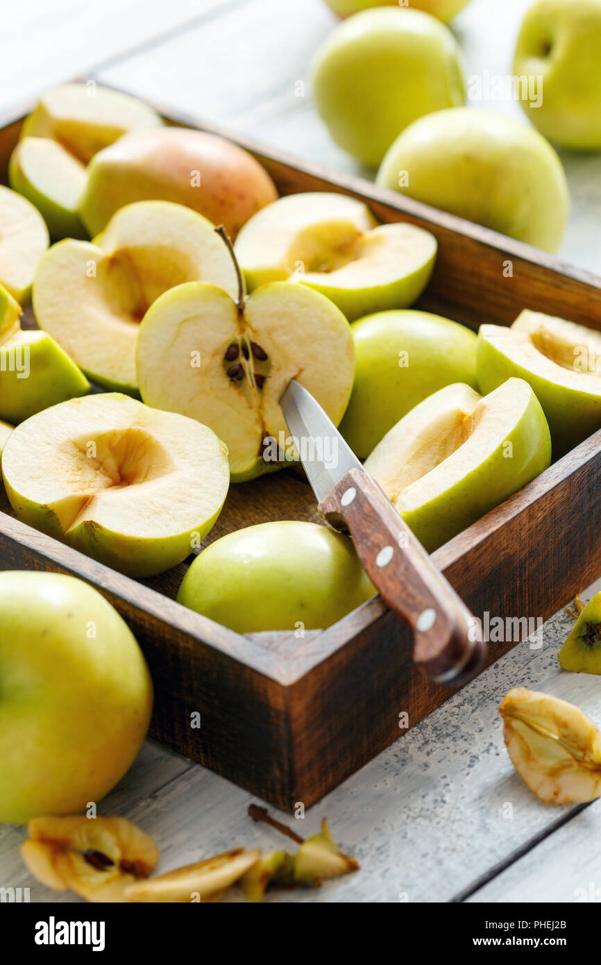 Box of apples hi-res stock photography and images - Alamy