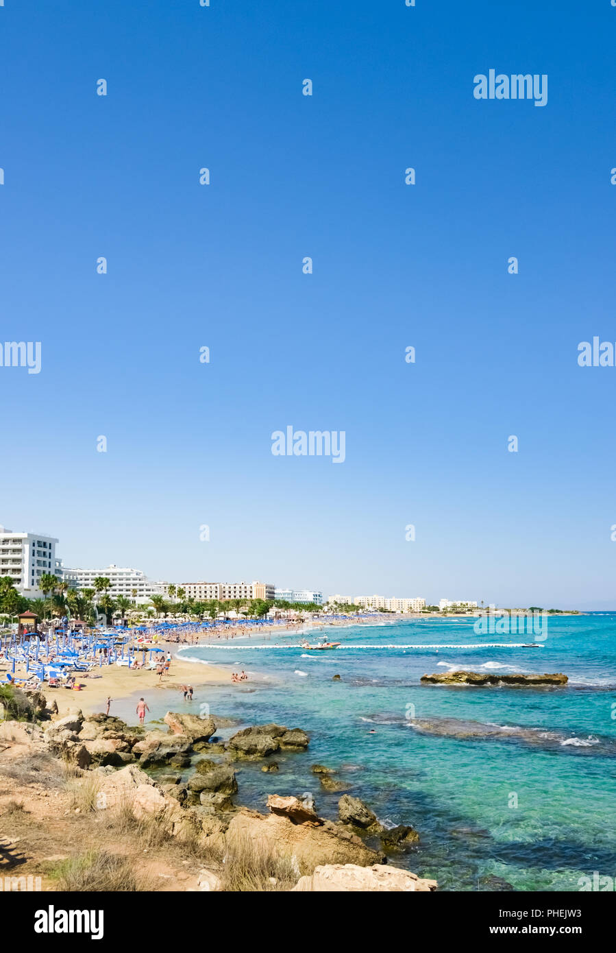 Clouds sea city hi-res stock photography and images - Alamy